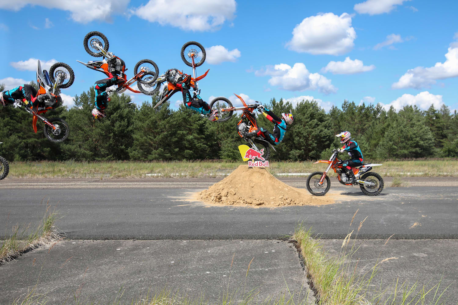 Luc Ackermanns FMX-Backflip Weltrekord: Video & Bilder