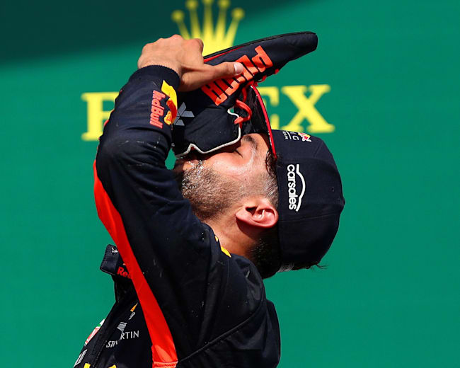 Make a cardboard replica Daniel Ricciardo shoey +Video+