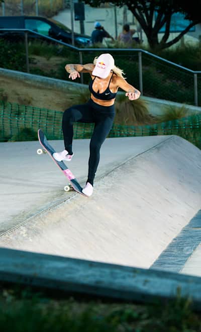 Famous Female Skateboarders Girl Who Went Viral For Skateboarding In