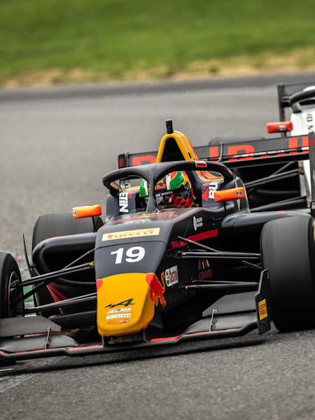 A tough weekend in Tuscany for Leon in Formula Regional