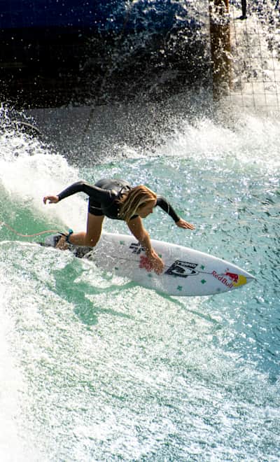 Caitlin Simmers – Surfing | Red Bull Athlete Profile