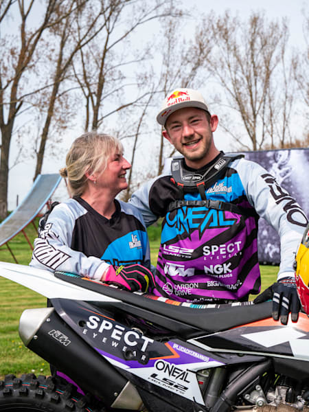 Luc Ackermann: Tandem-Backflip-Premiere zum Muttertag
