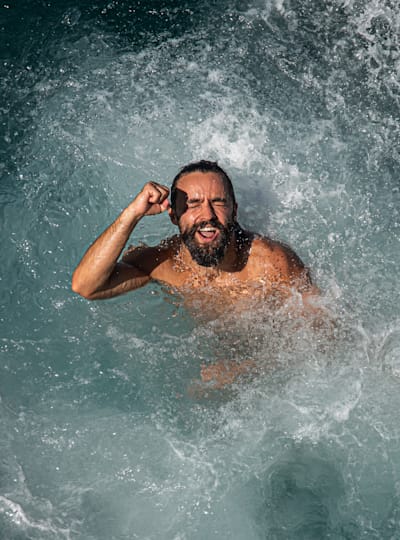 Red Bull Cliff Diving 2021: Cliff divers at Christmas