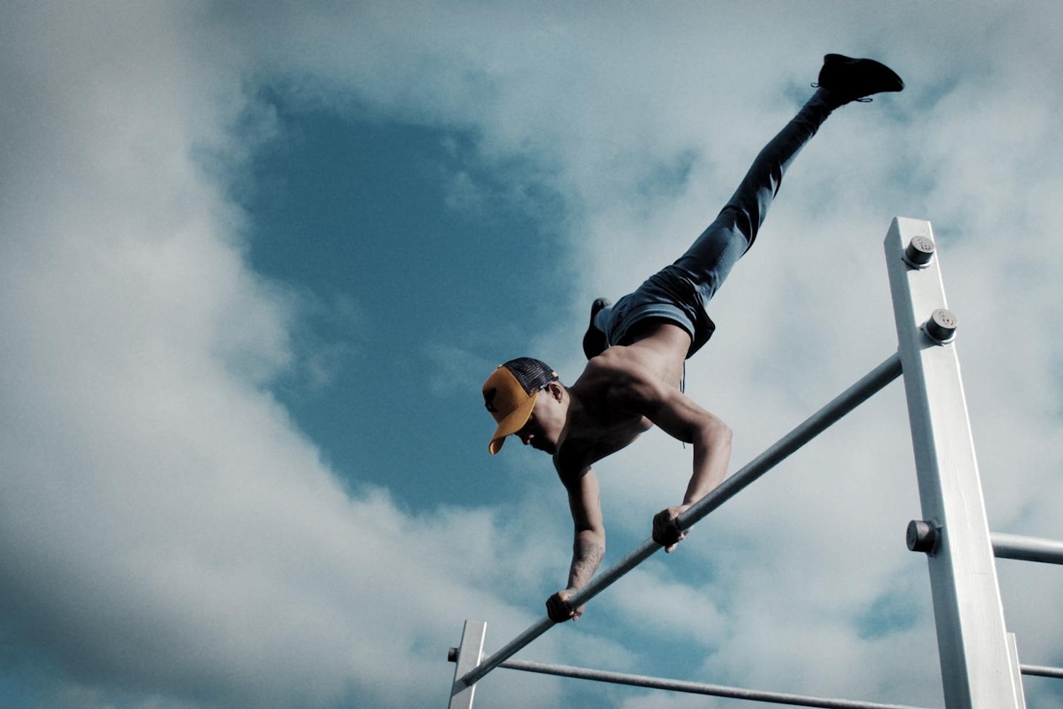 Kalistenika - jak zacząć ćwiczyć? Radzimy początkującym