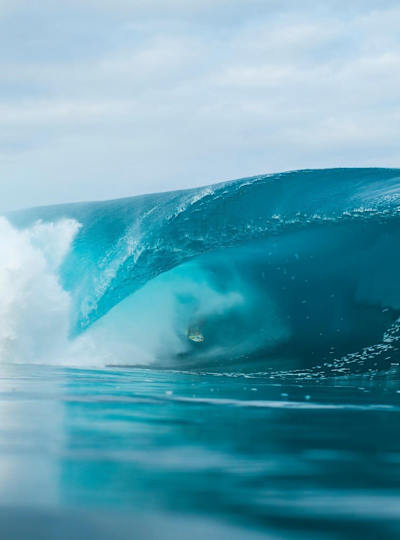 Vídeo Teahupo’o grande e quase perfeito | Red Bull