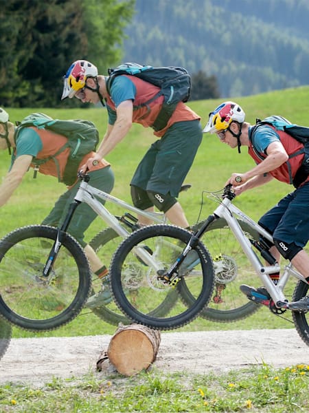 How to log hop on a MTB with Rob Warner and Tom Oehler