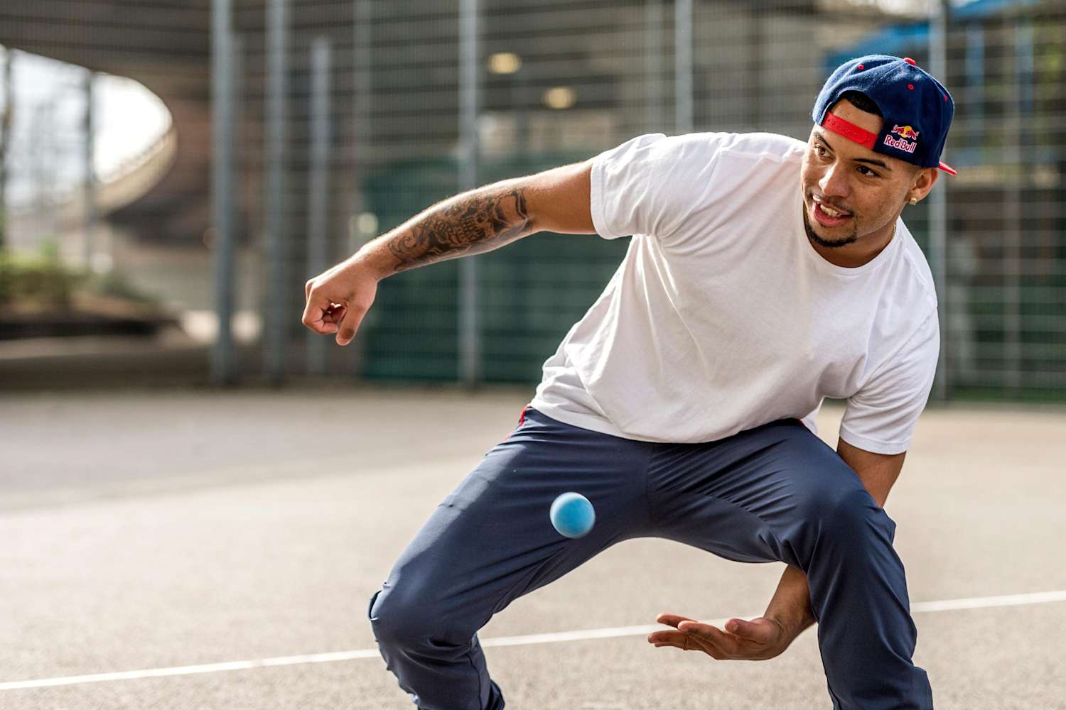 Timbo Gonzalez - Handball Pro Discovers Eton Fives