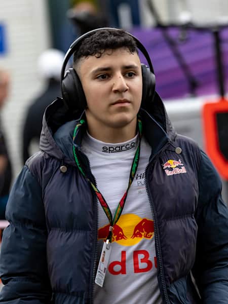 Isack Hadjar raconte son quotidien de pilote en F2 | #1