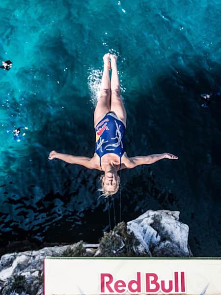 Rhiannan Iffland: Meet Australia's cliff-diving champ