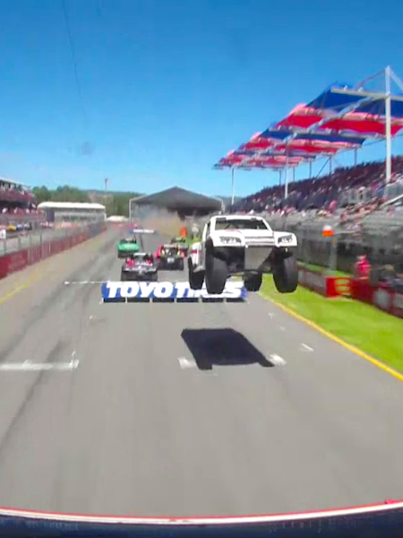 Stadium SUPER Trucks：世界一ワイルドなレース？ | トラックレース