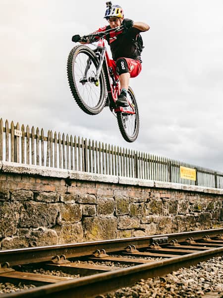 Wee Day Out | Sleduj nové video Danny MacAskilla