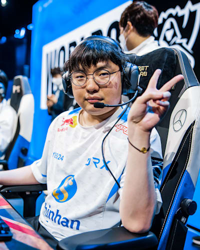 T1, EDG and DRX are still fighting at Worlds 2022