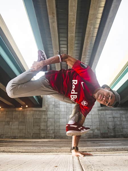 Filipino breaking/hip-hop heritage: Ronnie and Logistx