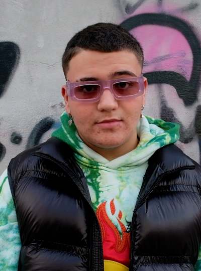 Chi è Plug: tutto sulla vita del rapper napoletano