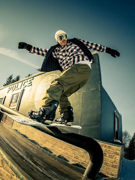 Skateboarding vs Snowboarding: Discover the differences