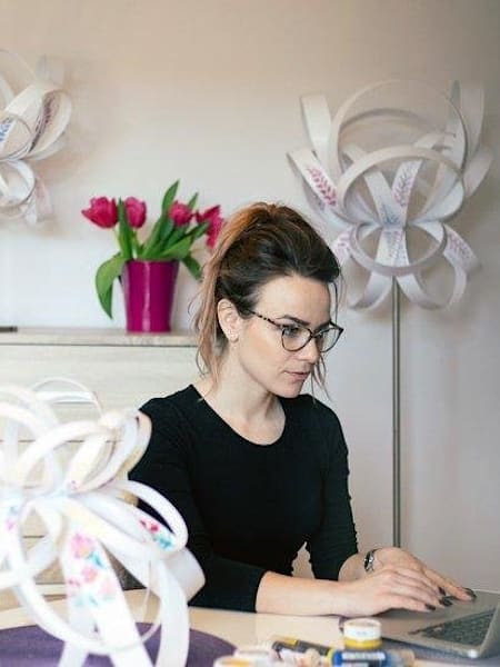 Designerul care decoreaza festivalurile de muzica