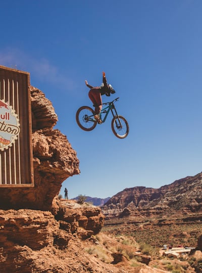 Elképesztő fotók készültek női MTB versenyzőkről