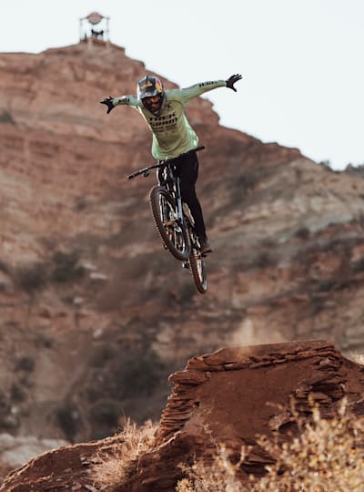 Ele é Brandon Semenuk, tetracampeão do Red Bull Rampage