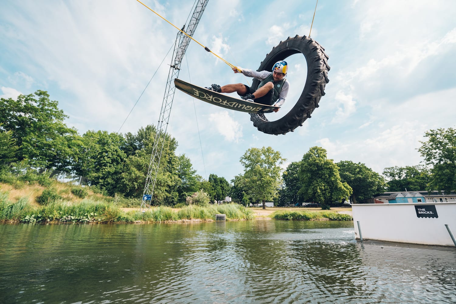 Wakeboarden met Felix Georgii over bizarre obstakels