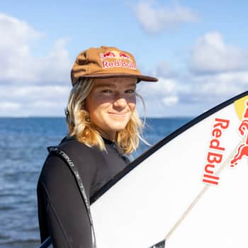Caitlin Simmers: Surfing – Red Bull Athlete Profile