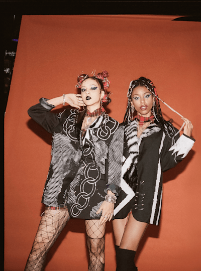 Nova Twins Interview: Zwei Frauen erobern den Rock