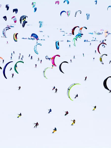 VIDEO | Bizarre snowkite wedstrijd: Red Bull Ragnarok