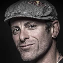 【Red Bull Air Force】空のエキスパートたちの超絶フライト 5選 | レッドブル 航空