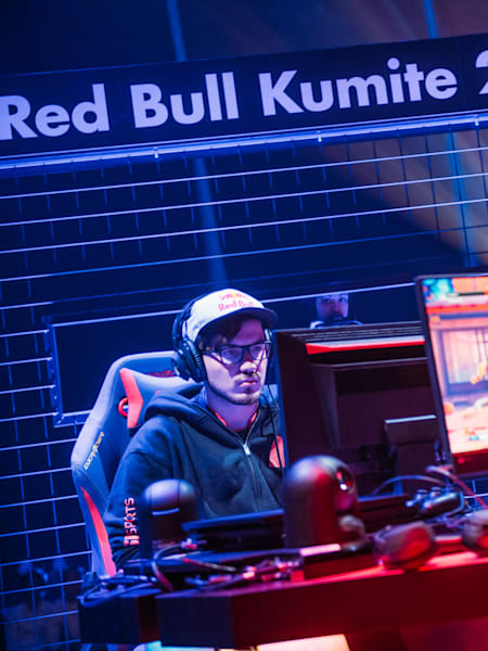 Big Birdが語るTEAM NASRとストリートファイターリーグシーズン3 | eスポーツ | レッドブル