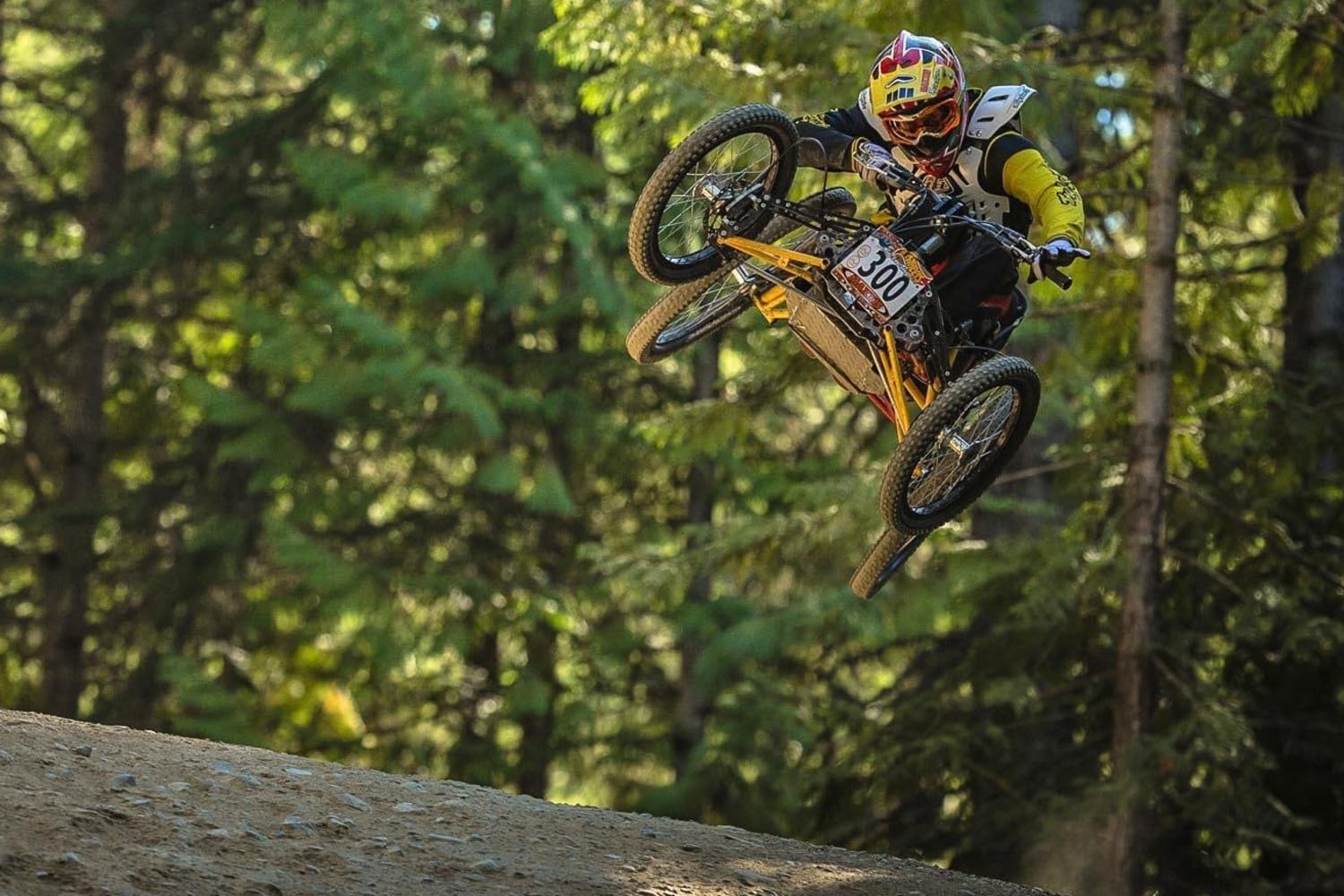 Sur son VTT 4 roues, Stacy Kohut défie les pros ! Vidéo