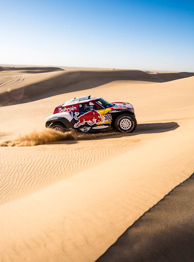 Dakar Rally speeds across the sands of Saudi Arabia