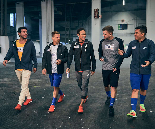 Neymar Jr quizzed by best friends ++video++ | Red Bull