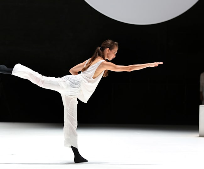 Ana Maria Lucaciu dansează în jurul lumii
