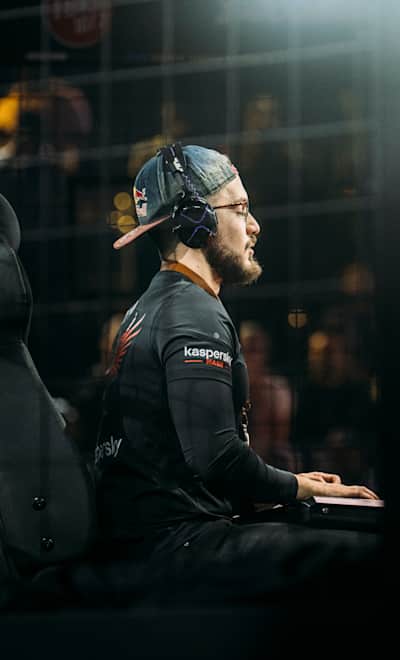 Adel 'Big Bird' Anouche: Street Fighter – Athlete Page