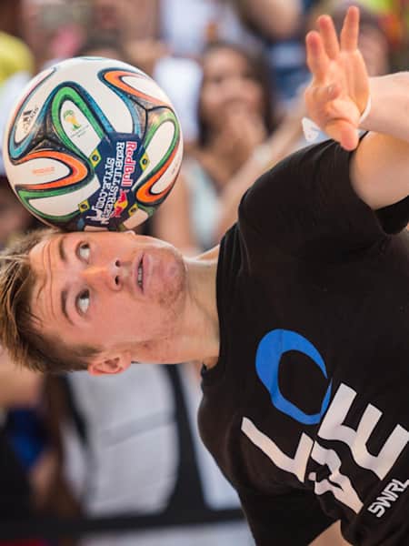 Andrew Henderson's freestyle soccer tricks and tips