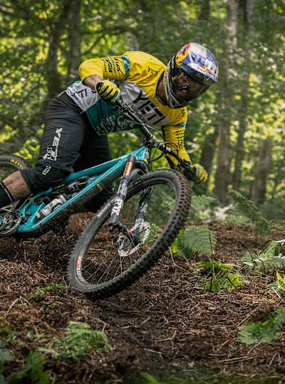 Richie Rude domina el sendero