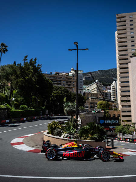Lindblad keeps cool in Monaco F2 mayhem