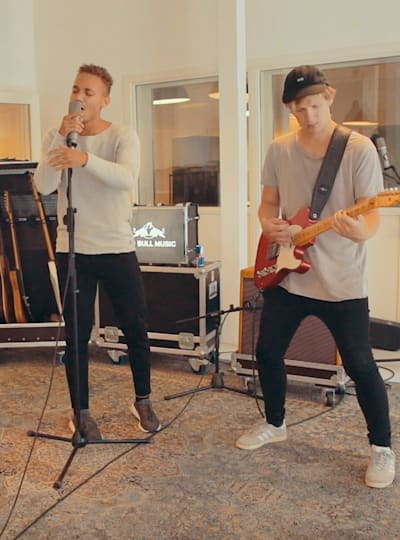 VIDEO: I studiet med Alexander Oscar