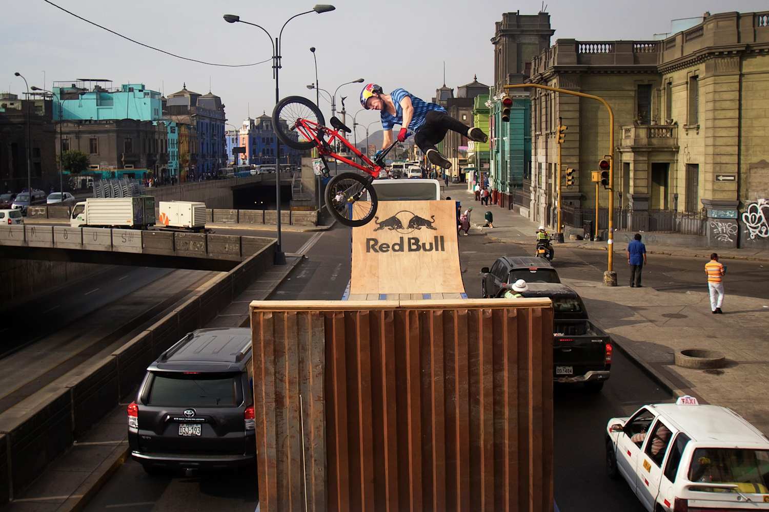 Portfolio : Daniel Dhers ride en plein trafic