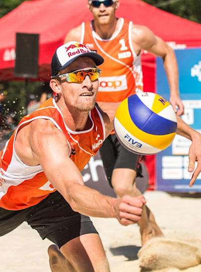 How to play beach volleyball: 5 easy tips for beginners