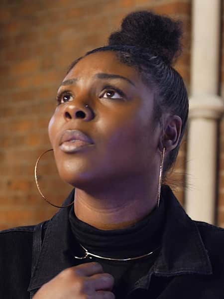 Malika performs I Live and Lua in live session +Videos+