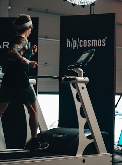 Florian Neuschwander: récord de los 100 km indoor