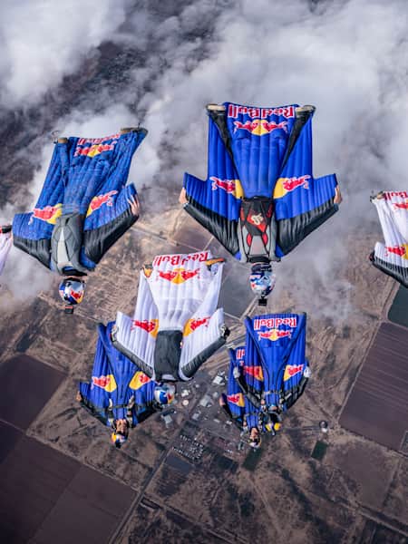Qué es y cómo funciona un traje de alas (o wingsuit)