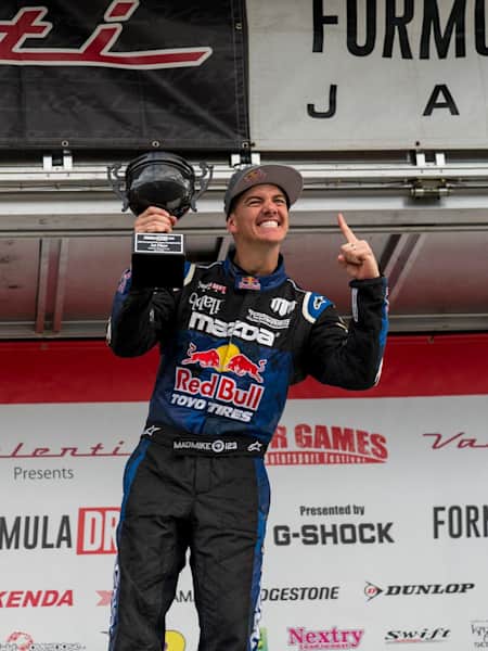 'Mad' Mike Whiddett: Formula Drift Japan Rd2 ++video++