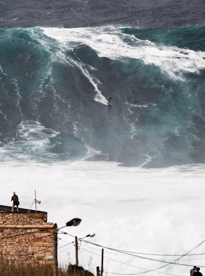 surf de olas grandes: acción en Nazaré | Red Bull