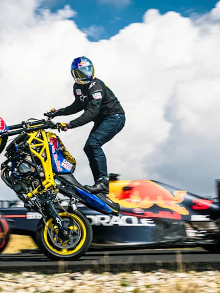 Τολμηρά stunt σε δύο τροχούς με τον Aras Gibieža στην Θεσσαλονίκη