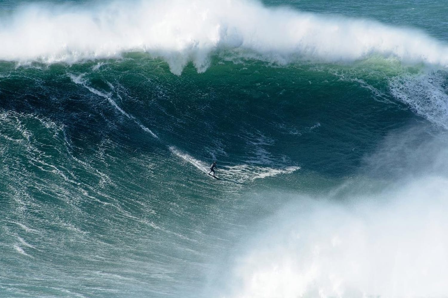 Big Wave Surfing: Nazare swell February 2017 | Red Bull