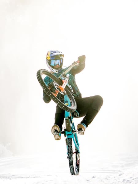 MTB Wheelie Challenge: Intense Factory Racing ++video++