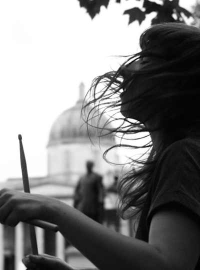 Busking in London: Short film about a Spanish drummer