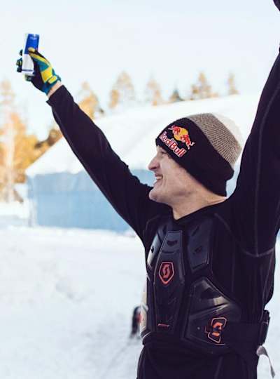 Así se hizo el doble backflip con moto de nieve