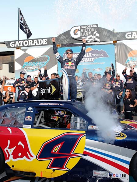 Primeira vitória de Vickers pela Red Bull NASCAR